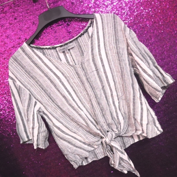 Absolutely Famous | Tops | Last Chance Grey White Boho Top M Absolutely ...